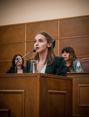 Tražim stan - Beograd - Ивана - 20 god - Student - Nepušač - 150 ...